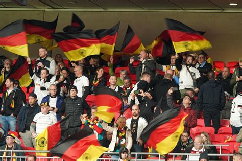 Wm 2022 Katar Streicht Bezahlten Fans Das „taschengeld“