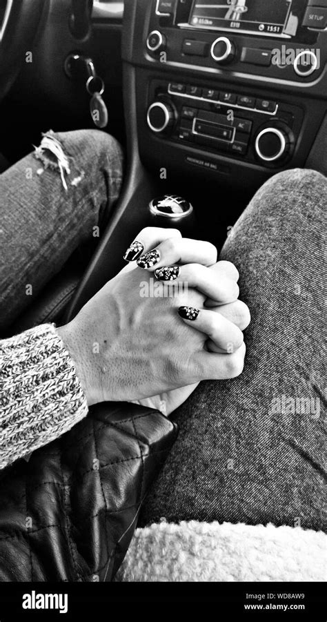 Tomados De La Mano En El Carro Imágenes De Stock En Blanco Y Negro Alamy