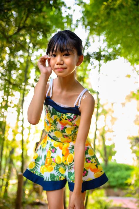 黒パンストのロリ少女がこんな態勢でマンコを撮られる画像 女子高生の専科