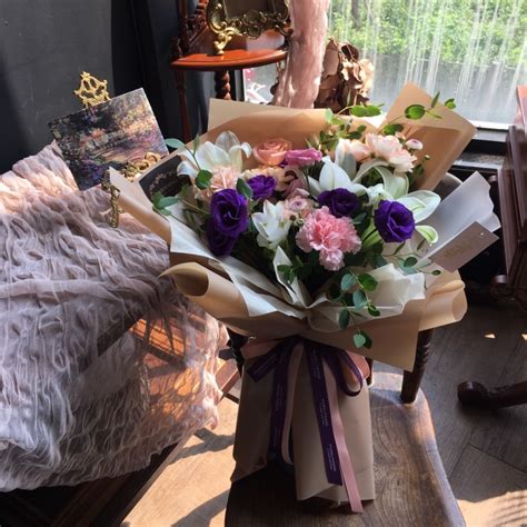 보라꽃다발 백합믹스꽃다발 결혼기념일꽃다발 생일꽃선물 퓨얼리영플라워 용산꽃집 서울역꽃집 서초동꽃집 남부터미널꽃배달 시청꽃