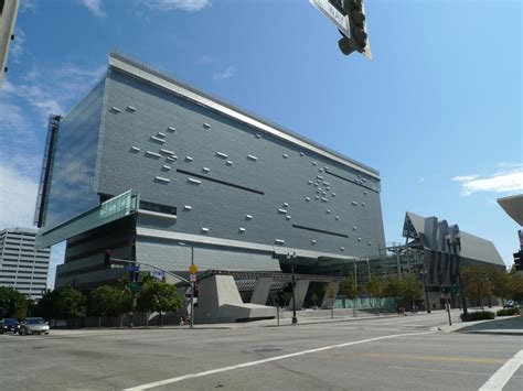 Caltrans District 7 Headquarters 2004 Thom Mayne