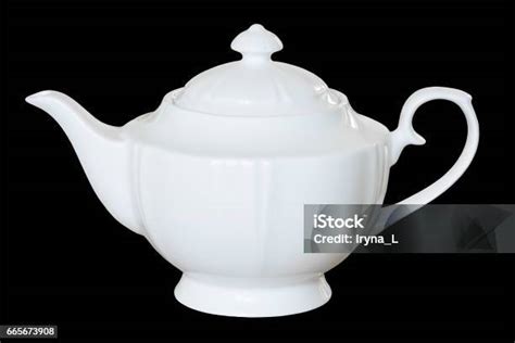 차 향기 치유 허브를 양조 하의 흰색 도자기 찻주전자 절연 검은 배경입니다 찻잔에 대한 스톡 사진 및 기타 이미지 찻잔