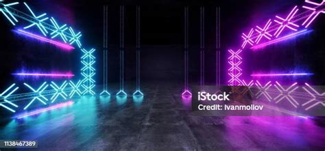공상 과학 소설 아스팔트 미래 무용 무대 빈 금속 건축 구조 터널 지 하 쇼 네온 빛나는 레이저 Led 활기찬 자주색 파란 그런 지 구체적인 가상 3d 렌더링 0명에 대한