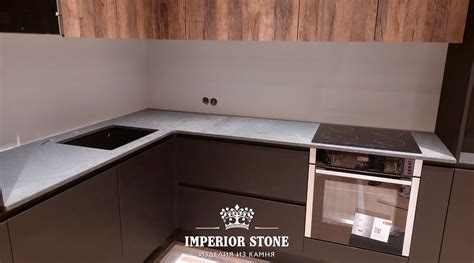 Серая столешница под бетон из кварцевого агломерата Caesarstone 4033