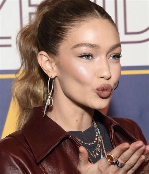 Frosted Nineties Eyeshadow Is The Pretty Makeup Trend That S Making A