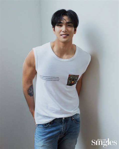 NUEST出身ベクホ夏の香りいっぱいのグラビアでSingles表紙に KOREA WAVE 写真枚 国際ニュースAFPBB News