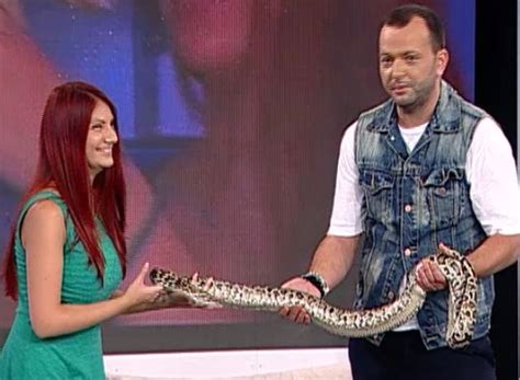 FOTO Scene de groază la Răi da buni Un invitat a reuşit să îl
