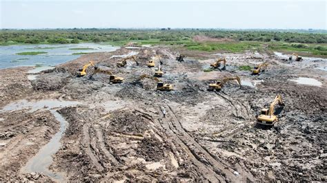 Incredible Process Of Canal Digging To Release Water From Phnom Penh