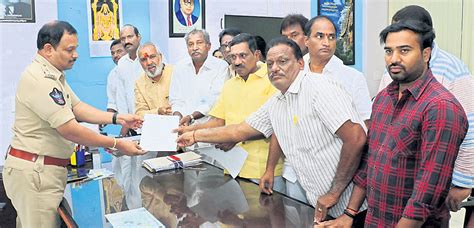 చరలపలల సరకలల రసతరకత టడప నరసన TDP protest with