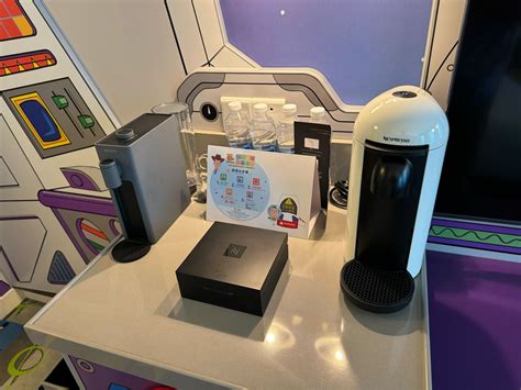 Tour A Buzz Lightyear Room At Shanghai Disney Resorts Toy Story Hotel