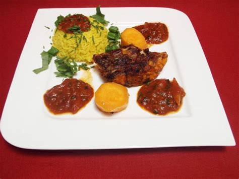 Red Snapper kreolische Art mit Salsasoße und Süßkartoffeln mit