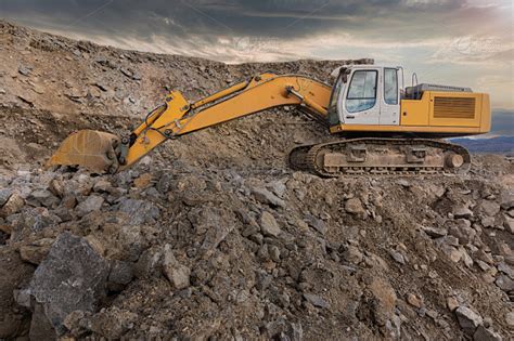 采石场为将其转化为砾石而采石的地方