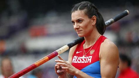 Yelena Isinbayeva excluída do comité central do partido de Putin por