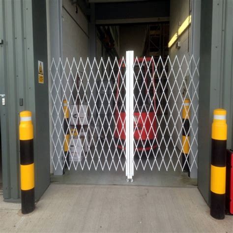 China Retractable Barrier Fence Manufacturers Suppliers And Factory