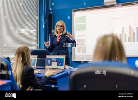 Well Dressed Professor Giving A Lecture To Her Students About Graphs And Charts Stock Photo Alamy