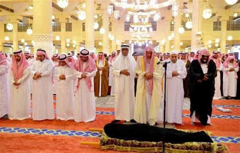 أمير الرياض يؤدي صلاة الميت على الأميرة حصة بنت سعود جريدة المدينة