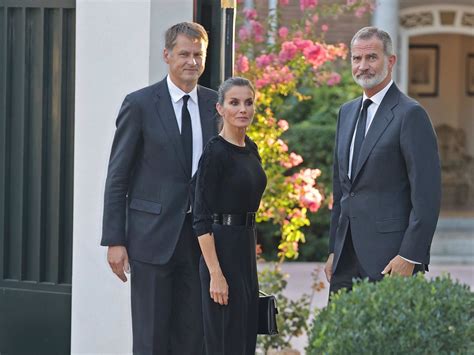 Los Reyes Don Felipe Vi Y Doña Letizia Le Muestran Sus Condolencias Al