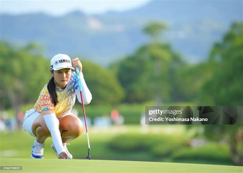 Sora Kamiya Of Japan Lines Up A Putt On The 1st Green During The ニュース写真 Getty Images