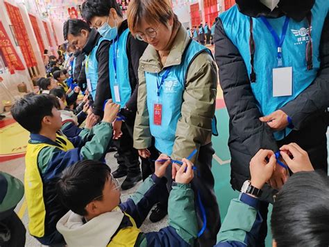 共同托起明天的太阳 “成长心连心”公益活动走进防军初中