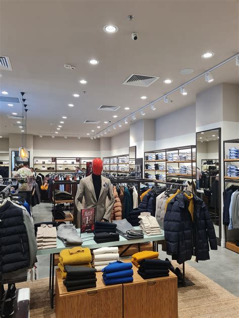 Why is Red Bull in a clothing store? Is he fancy? : r/BatmanArkham