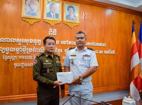 នាយឧត្តមសេនីយ៍ វង្ស ពិសេន បានកោតសរសើរវីរភាពកងទ័ពជើងទឹក ក្នុងកិច្ចការពារកោះ ឆ្នេរ ដែនសមុទ្រខ្មែរ