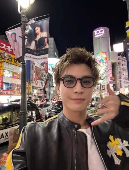 ソロアーティストで1年半ぶりの快挙！exile･岩田剛典、新曲『phone Number』のw首位を報告 曲にちなんだポーズも？
