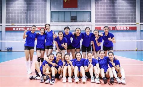 体育早报中国女排世锦赛名单公布；费德勒谢幕战搭档纳达尔凤凰网