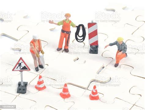 거의 다 빌드입니다 마지막으로 낱말퍼즐 평하 개념과 주제에 대한 스톡 사진 및 기타 이미지 개념과 주제 개성 개념 건설