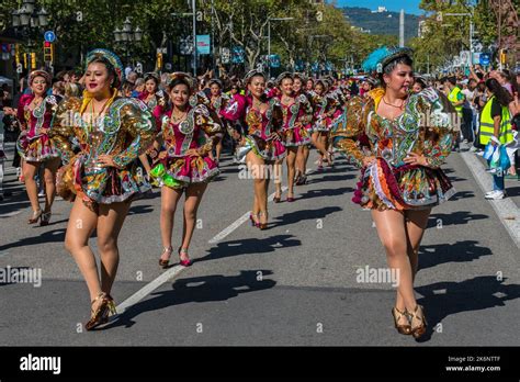 octobre Barcelone costumes traditionnels pendant la fête de la journée espagnole Photo