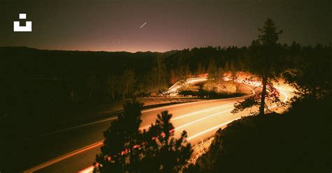 자동차가 달리는 고속도로의 야경 사진 Unsplash의 무료 Nightphotography 이미지