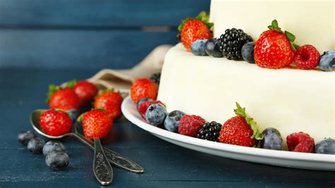 Dessert With Berries · 1600x900 Free Photo From Foodphoto Fonwall