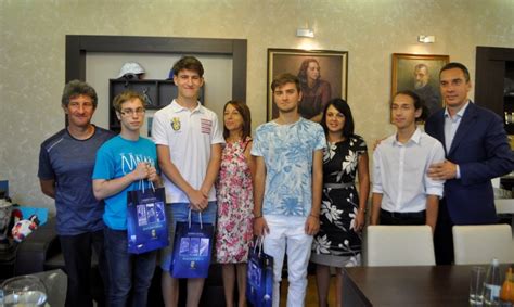 НА МОРЕТО Ученици от Бургас спечелиха медали от международни олимпиади