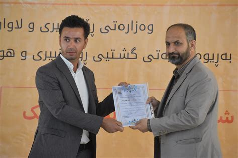 مامۆستایەكی کۆلێژى زانستە مرۆڤایەتیەکان زانکۆى هەڵەبجە