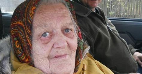 Старицата не можела да затвори вратата на магазина но скоро до него се появил скъп автомобил и