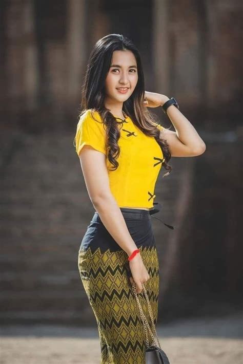 Pin By Sasuke On Wanita Cantik Beautiful Asian Women Asian Model