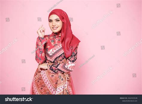 Fesyen Baju Kurung Moden Kain Sari