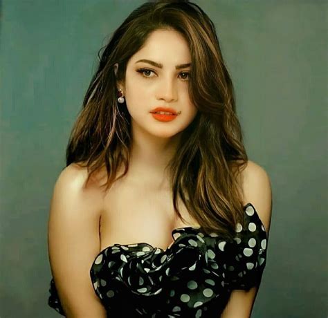 Pin On Neelam Muneer Hot