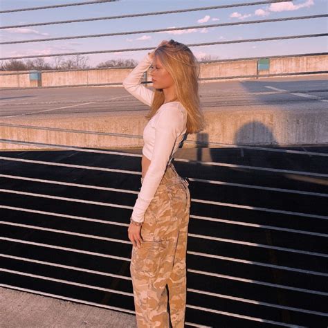 Anna Johnson Annajohnson176 Snapchat Stories Spotlight And Lenses