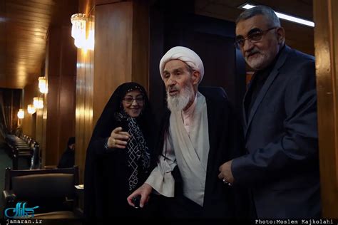 یک قاب از اشرف بروجردی در کنار برادر اصولگرایش عکس