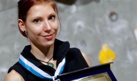 Interview Mina Markovic Remporte La Coupe Du Monde 2012 · Planetgrimpe Toute Lactualité Escalade