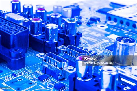 Circuitboard 저항 마이크로 칩과 전자 부품입니다 전자 컴퓨터 하드웨어 기술입니다 통합된 통신 프로세서입니다 정보 공학 구성 요소입니다 반도체입니다 Pcb입니다