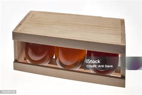 흰색 배경 칼리안에 나무 선물 세트에 다른 맛 꿀의 음식 세 항아리 0명에 대한 스톡 사진 및 기타 이미지 0명 개념 달콤한 음식 Istock