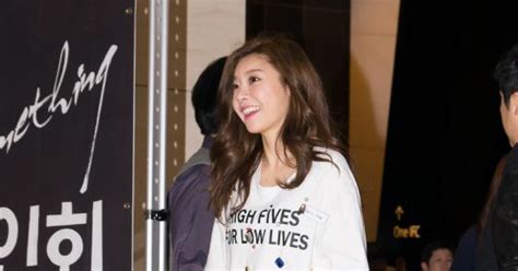 [포토] 걸스데이 소진 스키니진 입고 환한 미소로