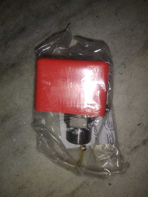 Red Liquid Flow Control Switch Model No WFS S At Number In Zirakpur