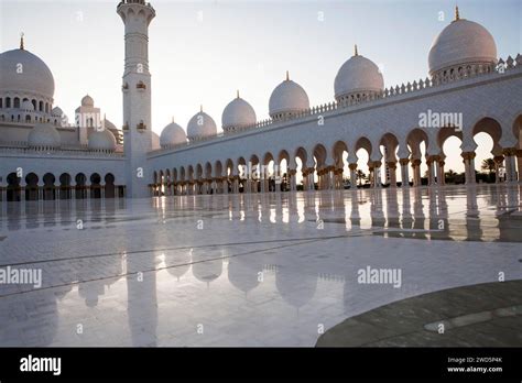 Late Afternoon Light Strikes The Courtyard Abu Dhabi United Arab