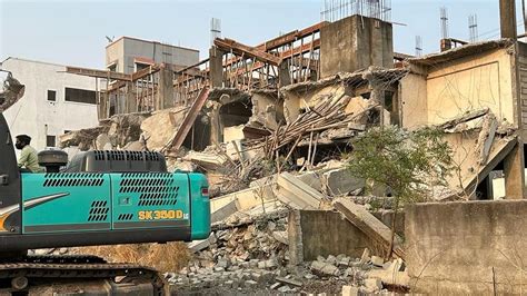 Pune News लोहगाव येथील अनाधिकृत बांधकामावर पुणे महापालिकेची कडक