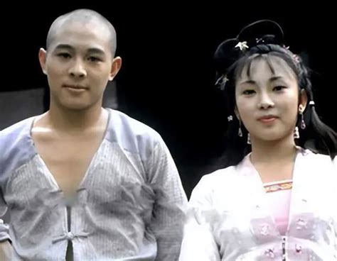 34岁李思现状：父亲是李连杰，母亲是黄秋燕，我是留守儿童，大龄未婚，被父母的阴影笼罩