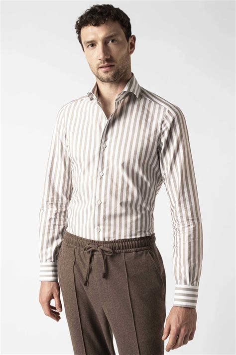 Styling Hourglass Body Shape With Soft Autumn Colours By The Vous