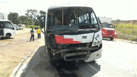 Acidente entre dois micro ônibus deixa feridos no Grande Recife Pernambuco G