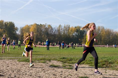 무료 이미지 달리는 국가 휴양 유럽 높은 공원 조깅 십자가 금연 건강 증진 협회 경주 경쟁 숲 헤이그 암스테르담 국제 노동자 동맹 여자애들